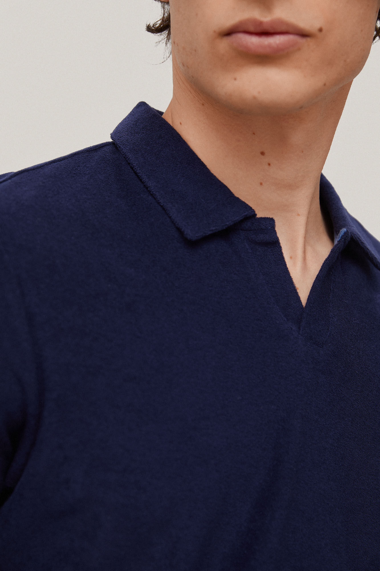 Polo liso rizo cuello abierto | Polos de hombre | Pedro del Hierro