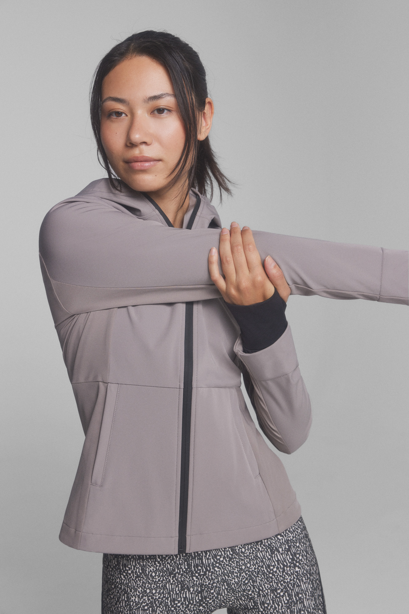 Casaco técnico hidrófugo castanho | Casacos desportivos de mulher ...